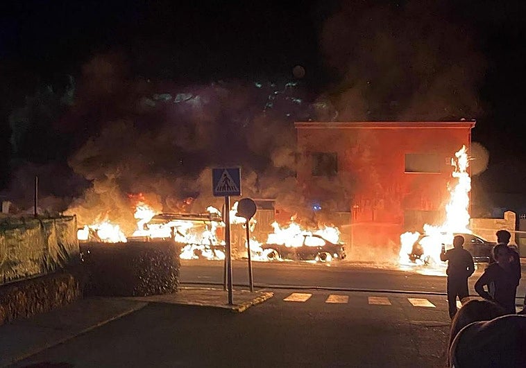 Investigan el incendio de cuatro coches en un pueblo de Segovia, entre ellos el del alcalde | El ...